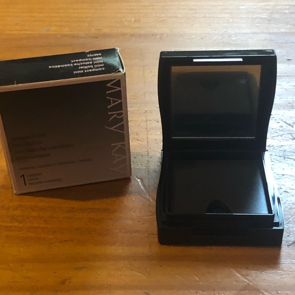Mary Kay | Makeup | Mary Kay Compact Mini Unfilled Includes Brush New ...